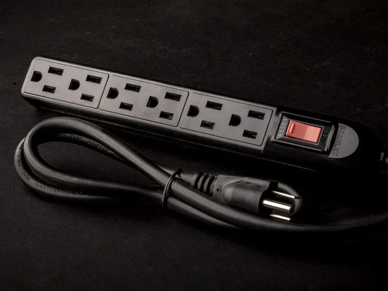 Can You Bring External Monitors On Planes? | CleverJourney